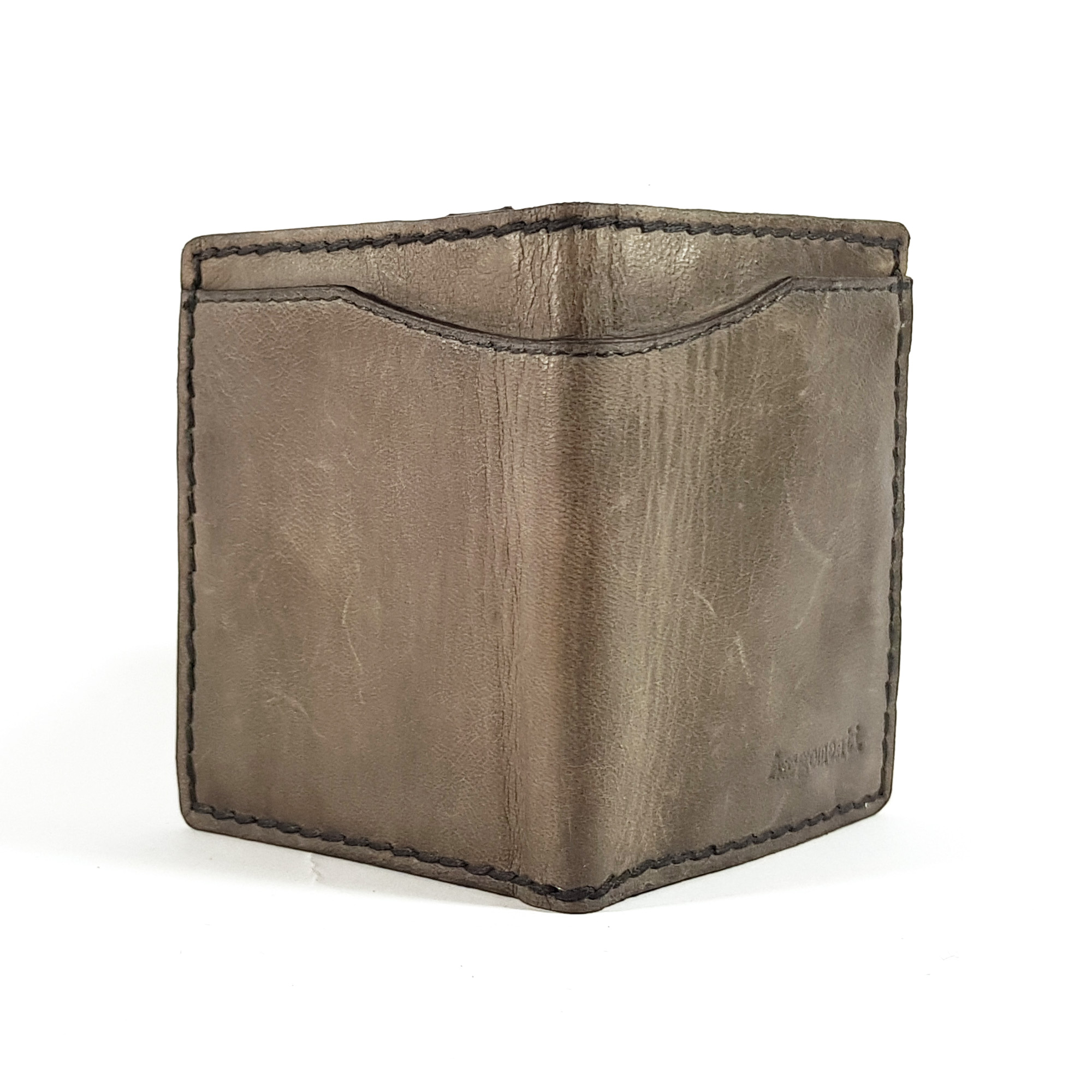 Compact D – Stonewashed Grey – Argomenti